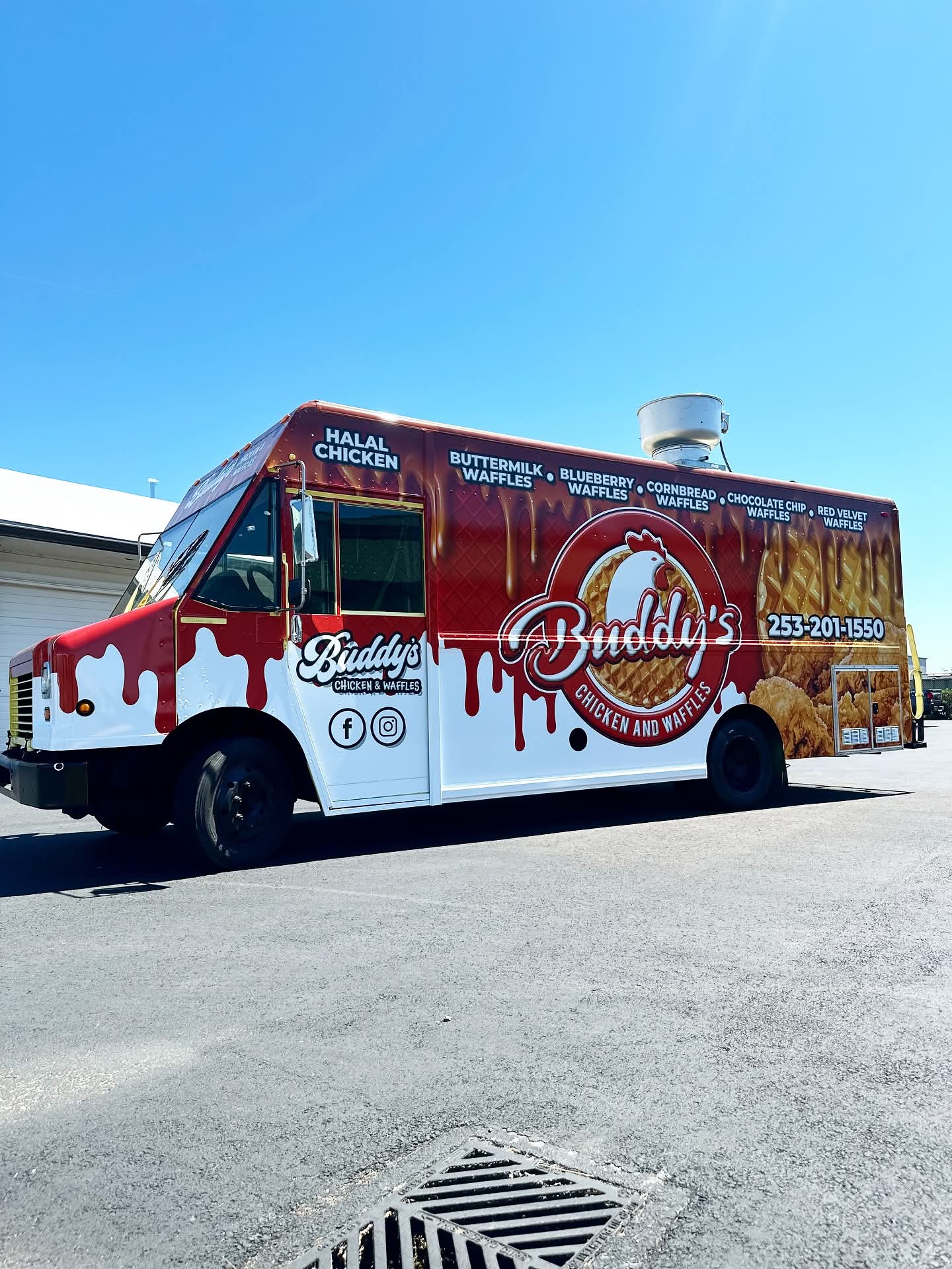 Buddy's Chicken & Waffles Food Truck - Island View Market